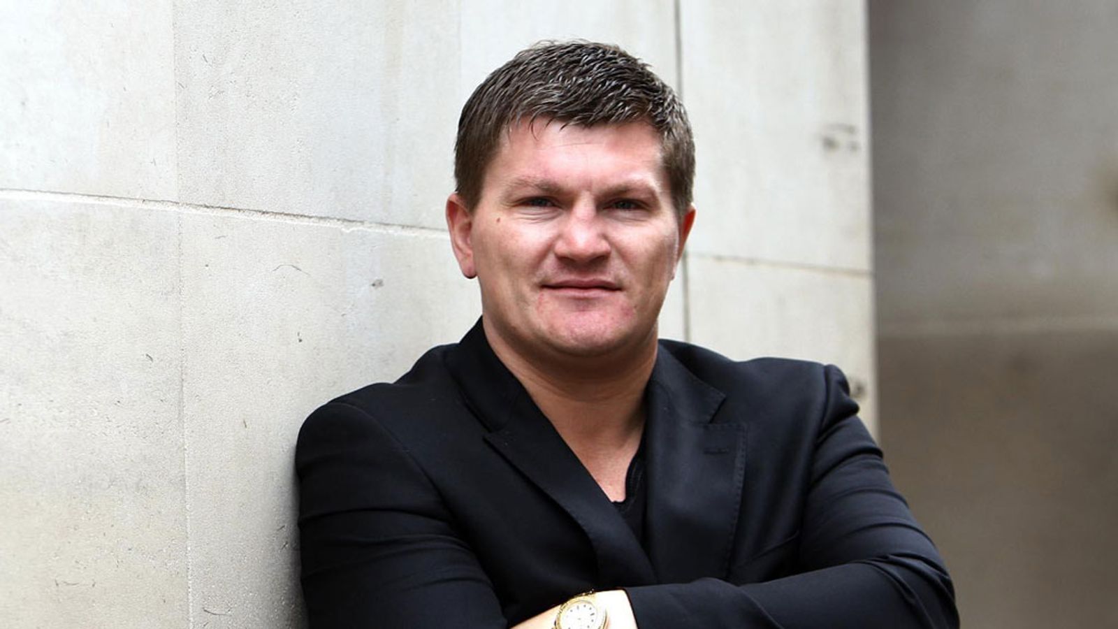 James Dickens will take on Jon Fernandes in Liverpool on March 30 ...