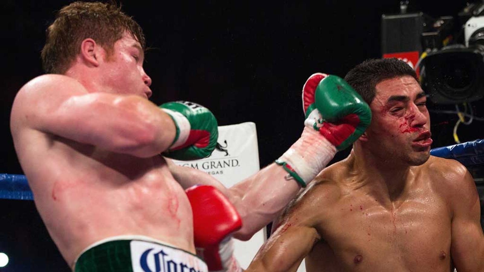 Dominant Alvarez stops Lopez | Boxing News | Sky Sports