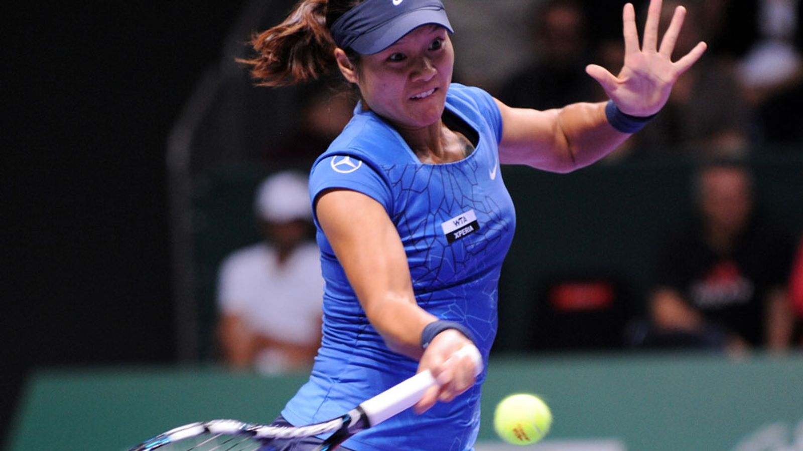 Li Na remains in title hunt with straight sets win over Angelique ...
