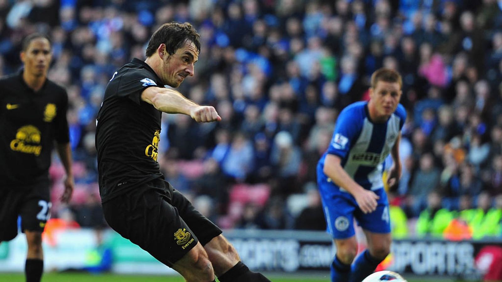 Baines rescues point for Toffees | Football News | Sky Sports