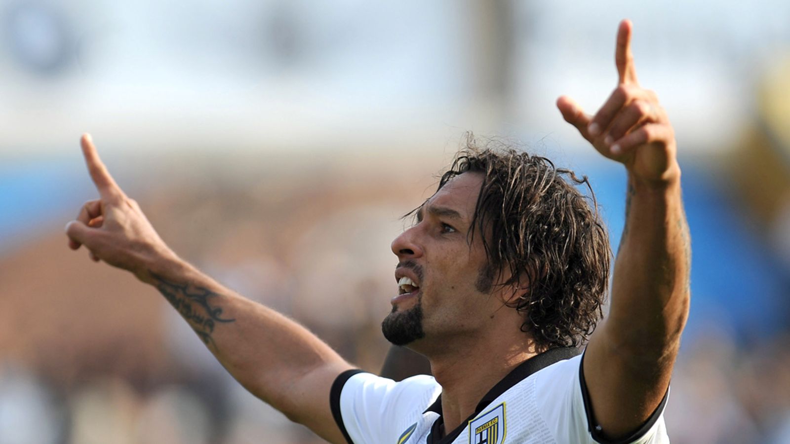 Transfer news: Italy striker Amauri signs new deal with Parma ...