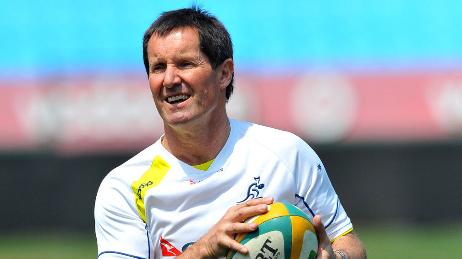 Robbie Deans defends his decision to take Australia to a three-week ...