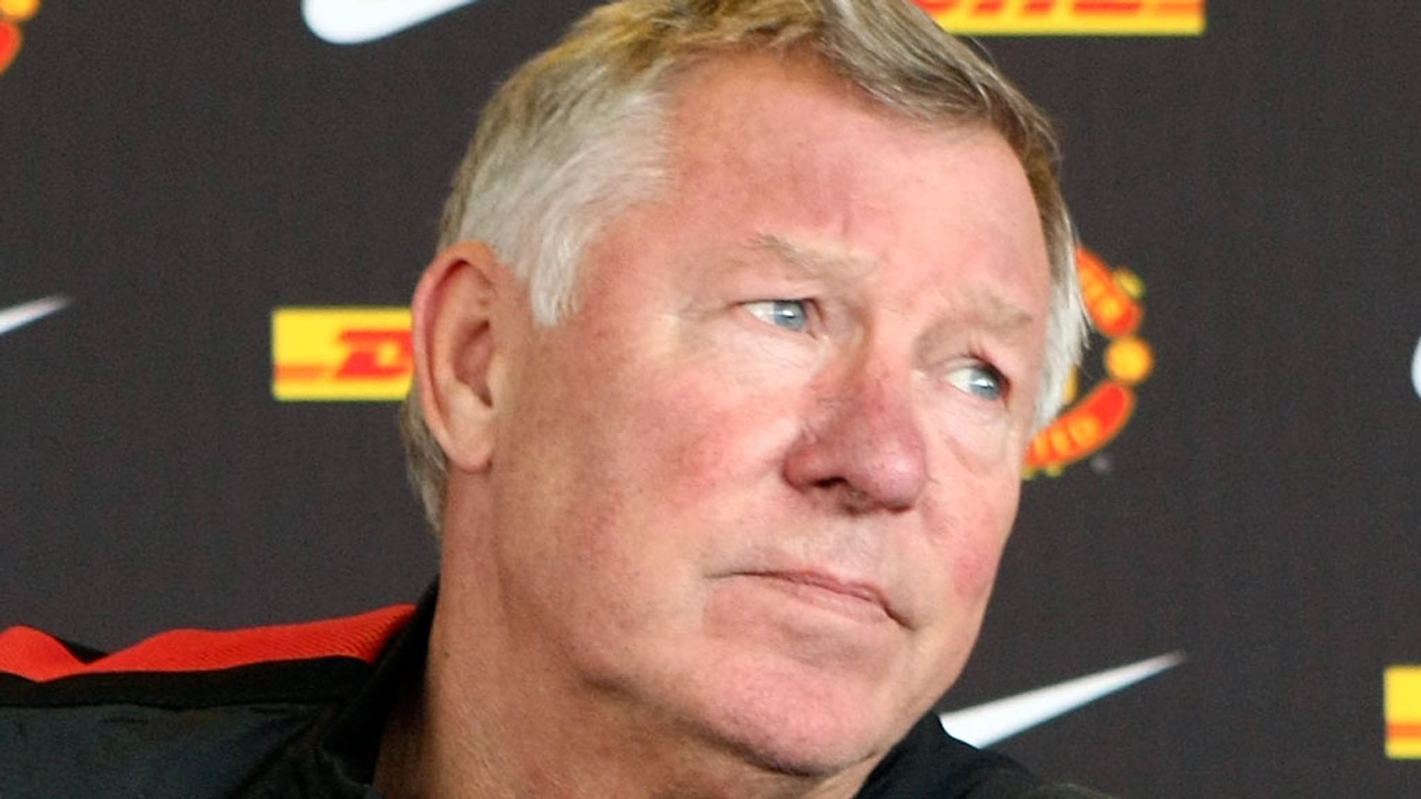 Manchester United boss Sir Alex Ferguson considers diamond formation ...