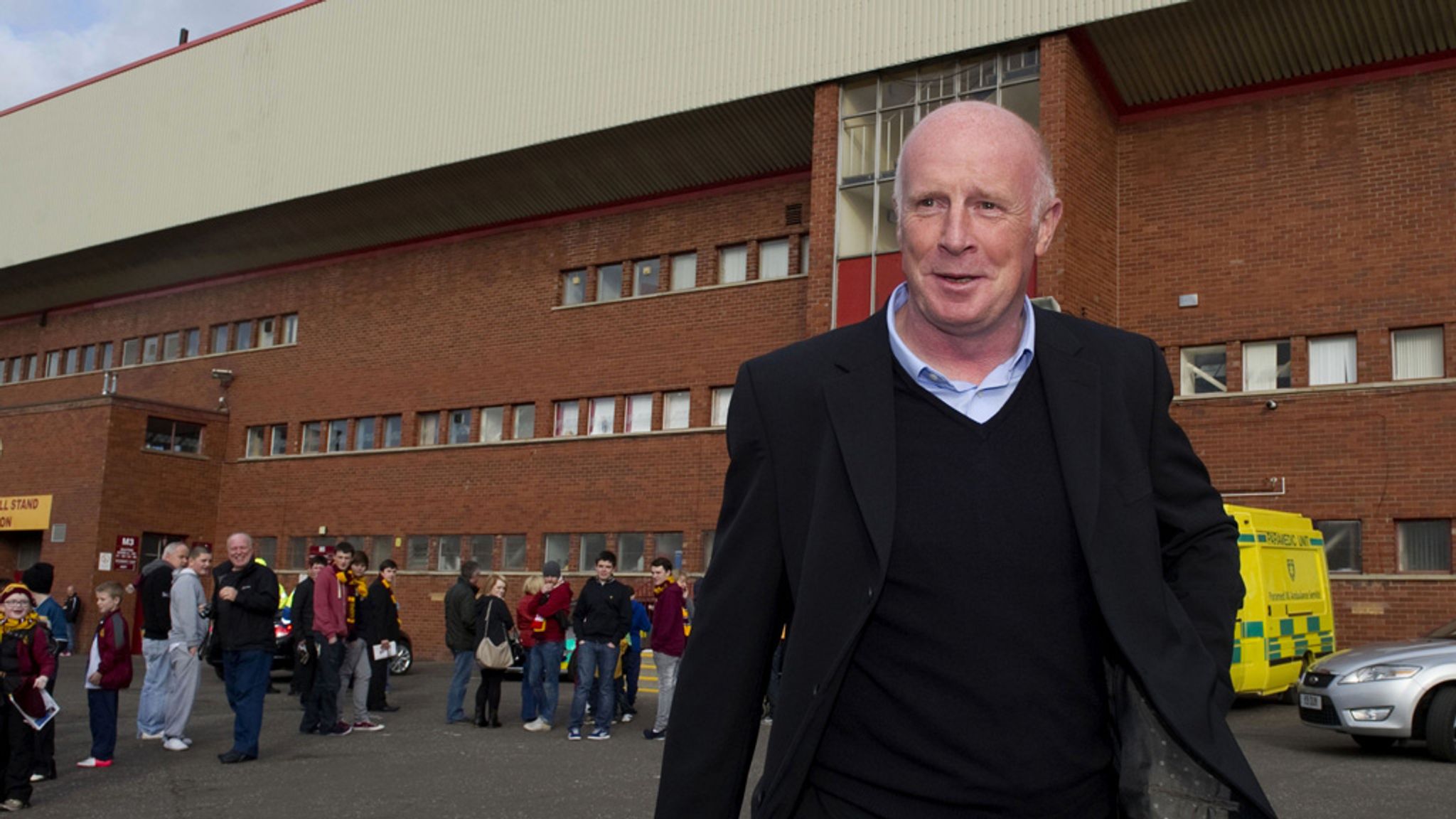 Peter Houston will leave his position as Dundee United manager at the ...