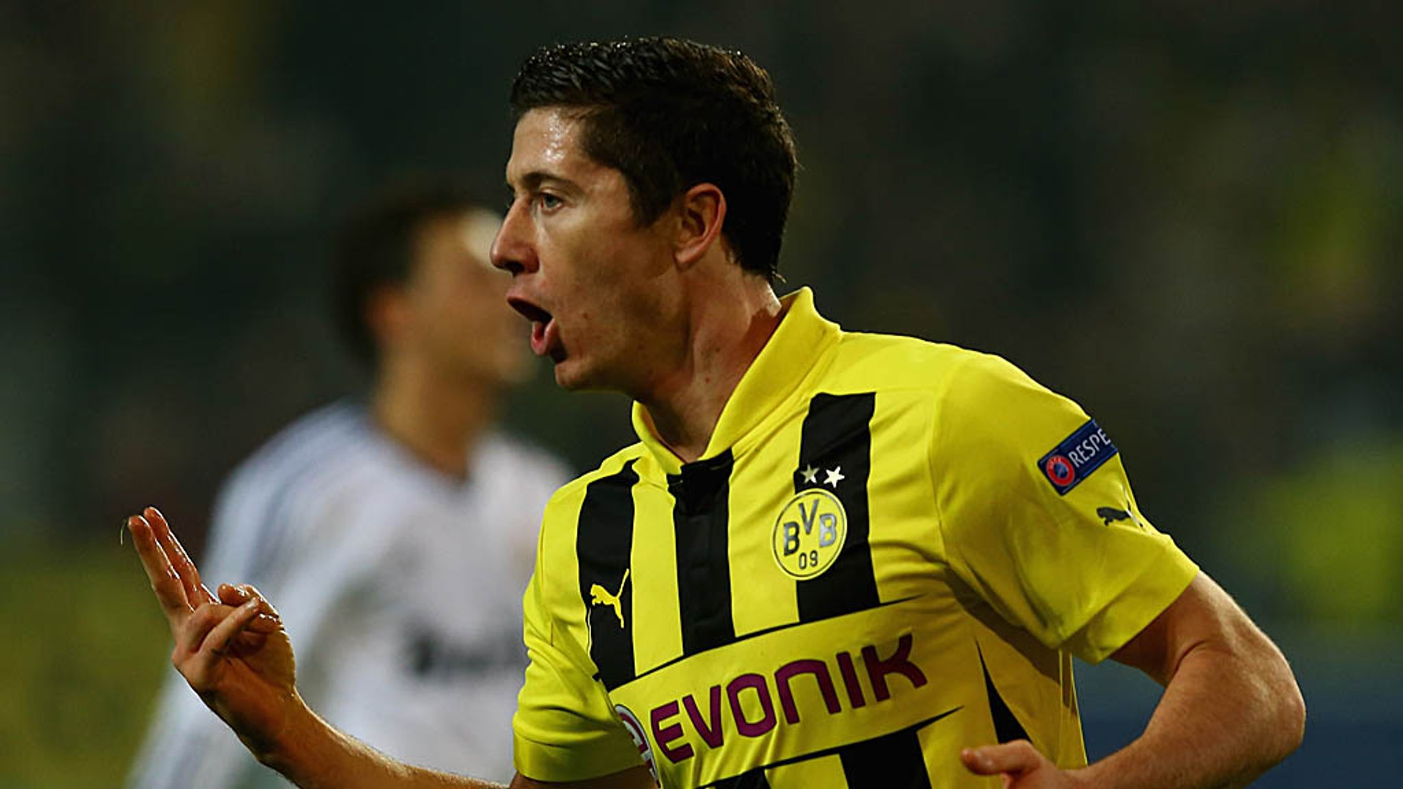 Borussia Dortmund striker Robert Lewandowski unlikely to sign new ...