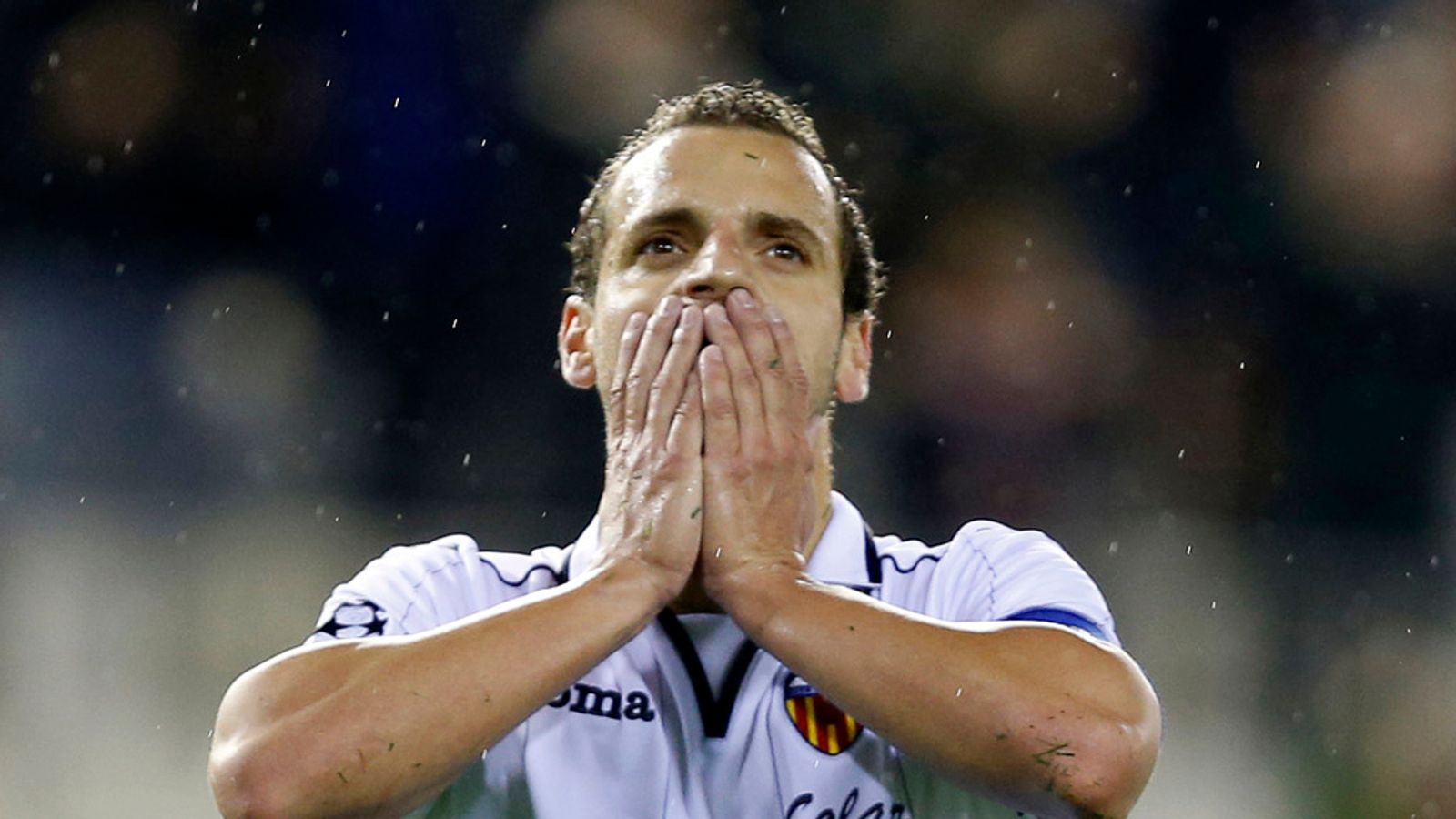 Transfer news: Roberto Soldado happy to stay at Valencia after ...