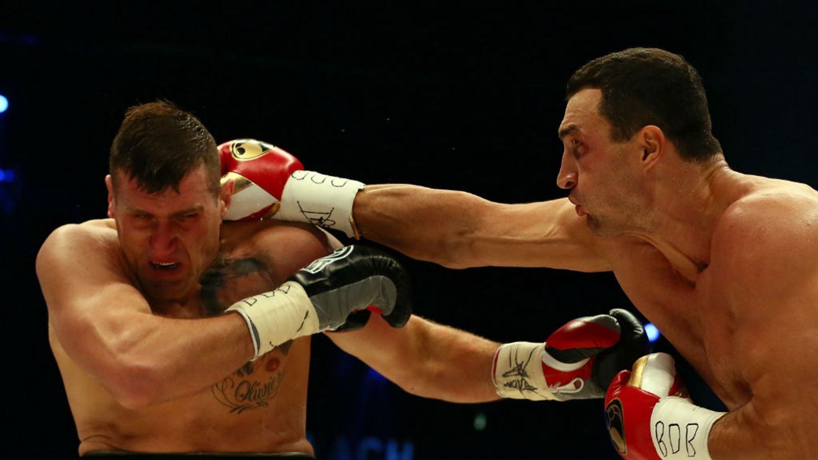 Heavyweight champion Wladimir Klitschko cruises to points win over ...