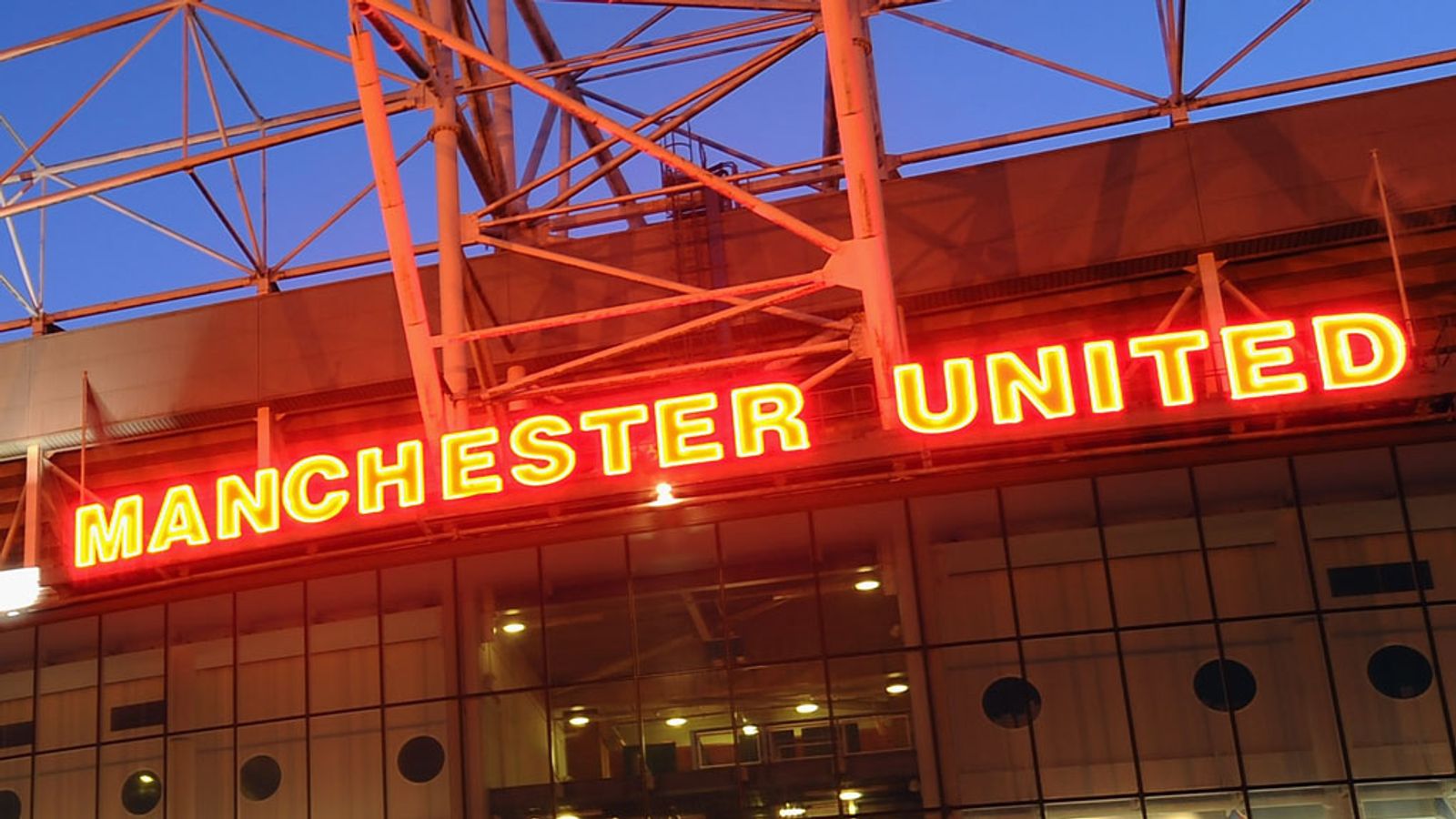 Manchester United's value breaks £2bn according to US financial ...