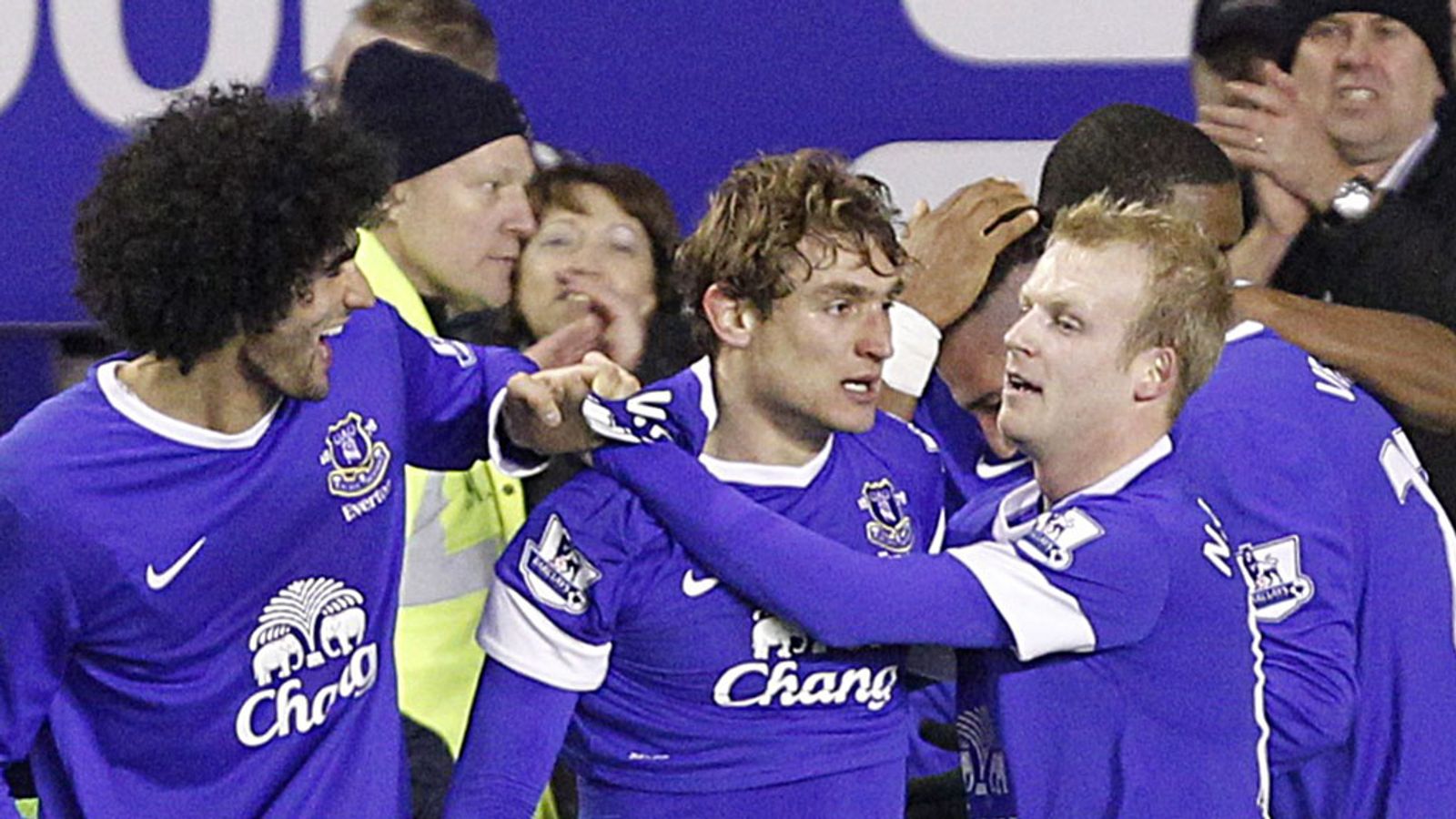 Steven Pienaar and Nikica Jelavic helped Everton seal a dramatic 2-1 ...