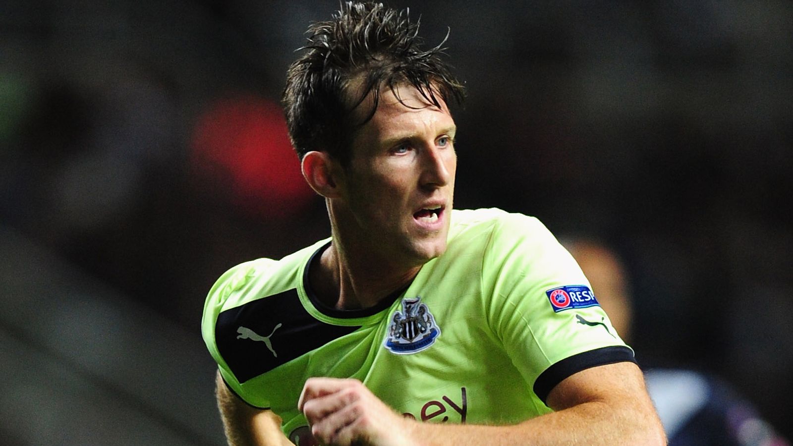 Premier League: Mike Williamson denies reports of divisions in ...