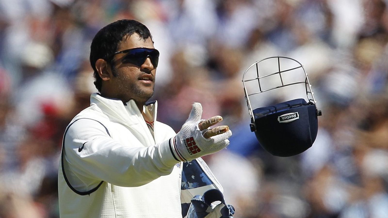 India cricket captain MS Dhoni defiant ahead of fourth Test with ...