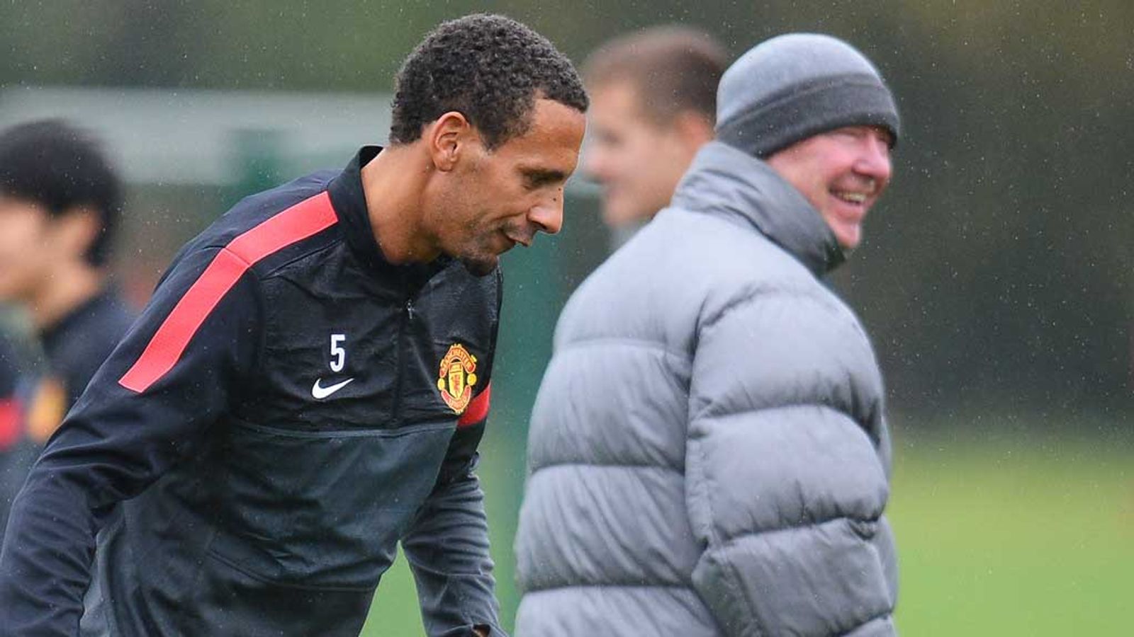 Rio Ferdinand tipped to sign new Manchester United deal by Sir Alex ...