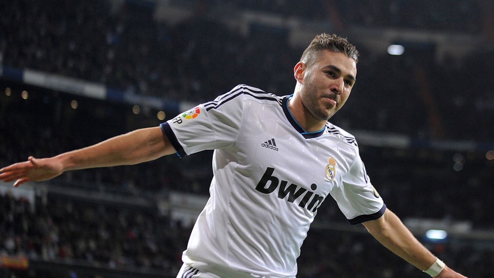 Real Madrid striker Karim Benzema ready for Manchester United test ...