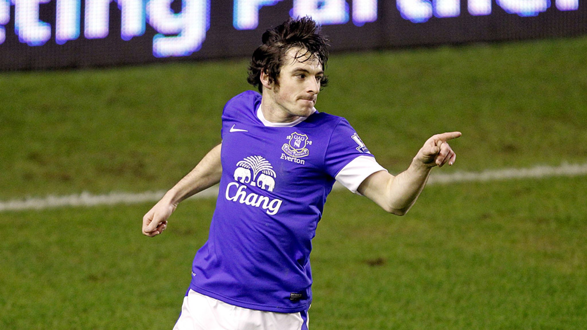 Everton defender Leighton Baines backs Gary Neville's England role ...