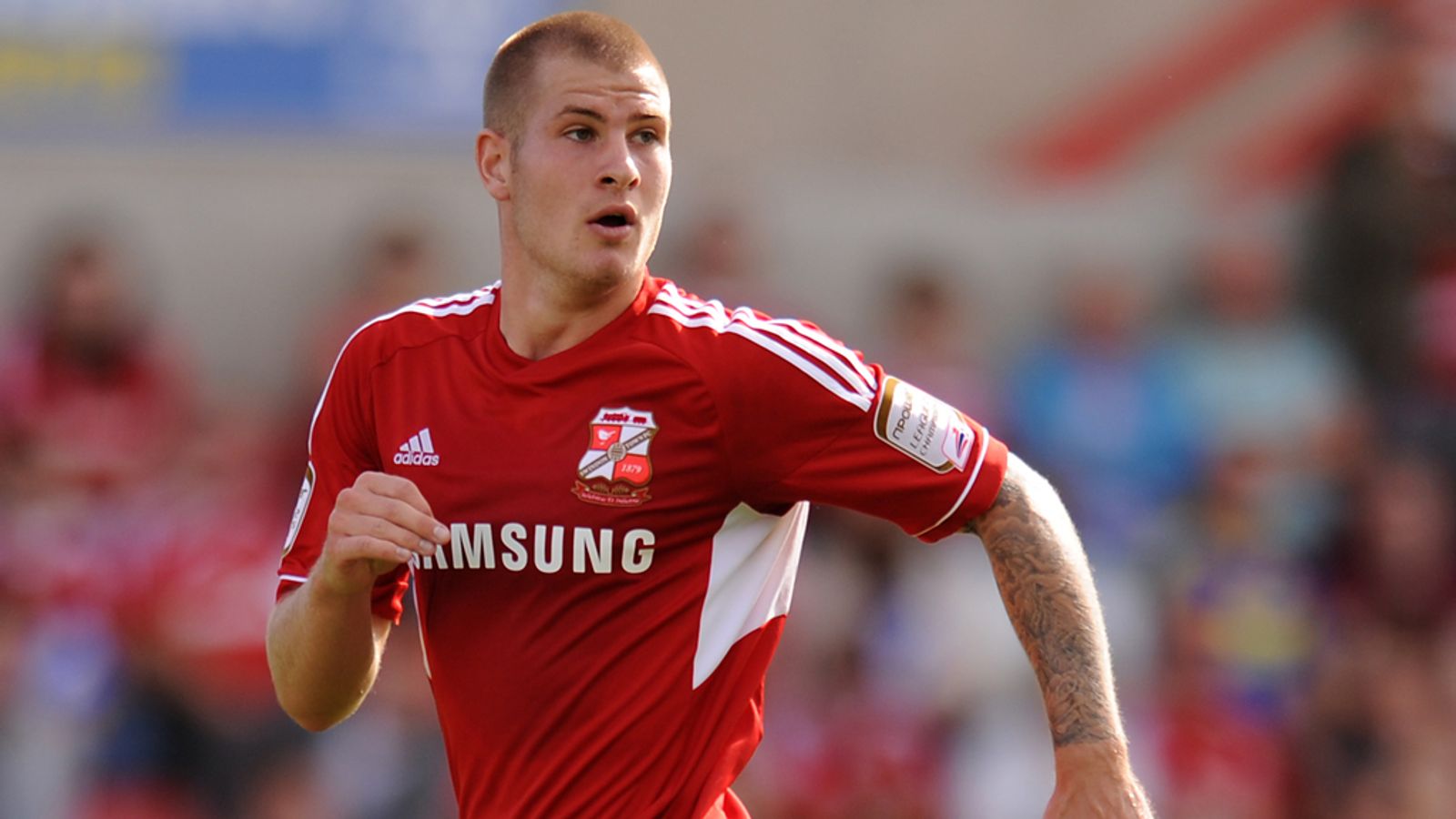 Transfer news: Swindon accept Hibernian offer for James Collins ...