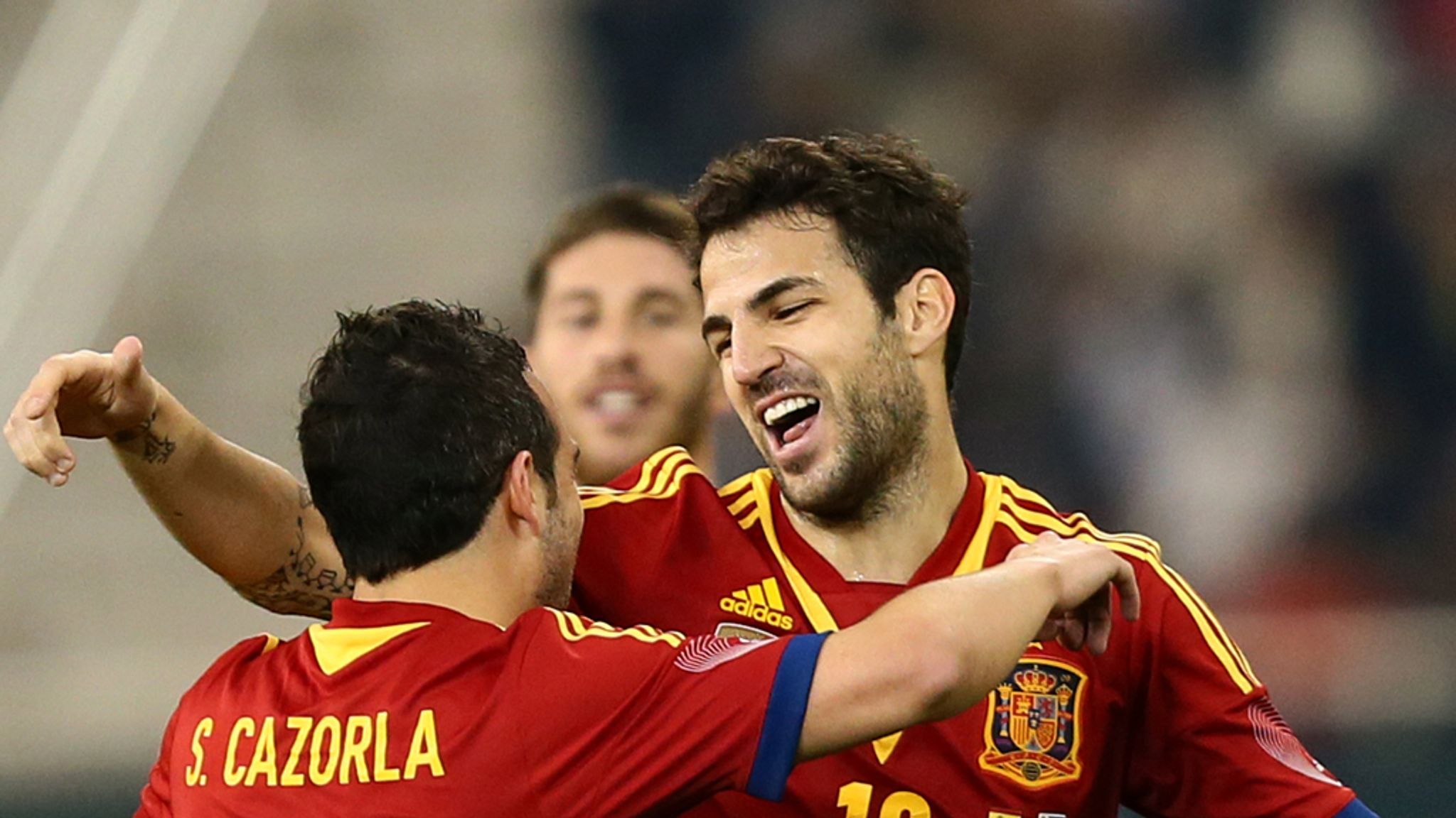 Cesc Fabregas plays down war of words between Barcelona & Real in Spain ...