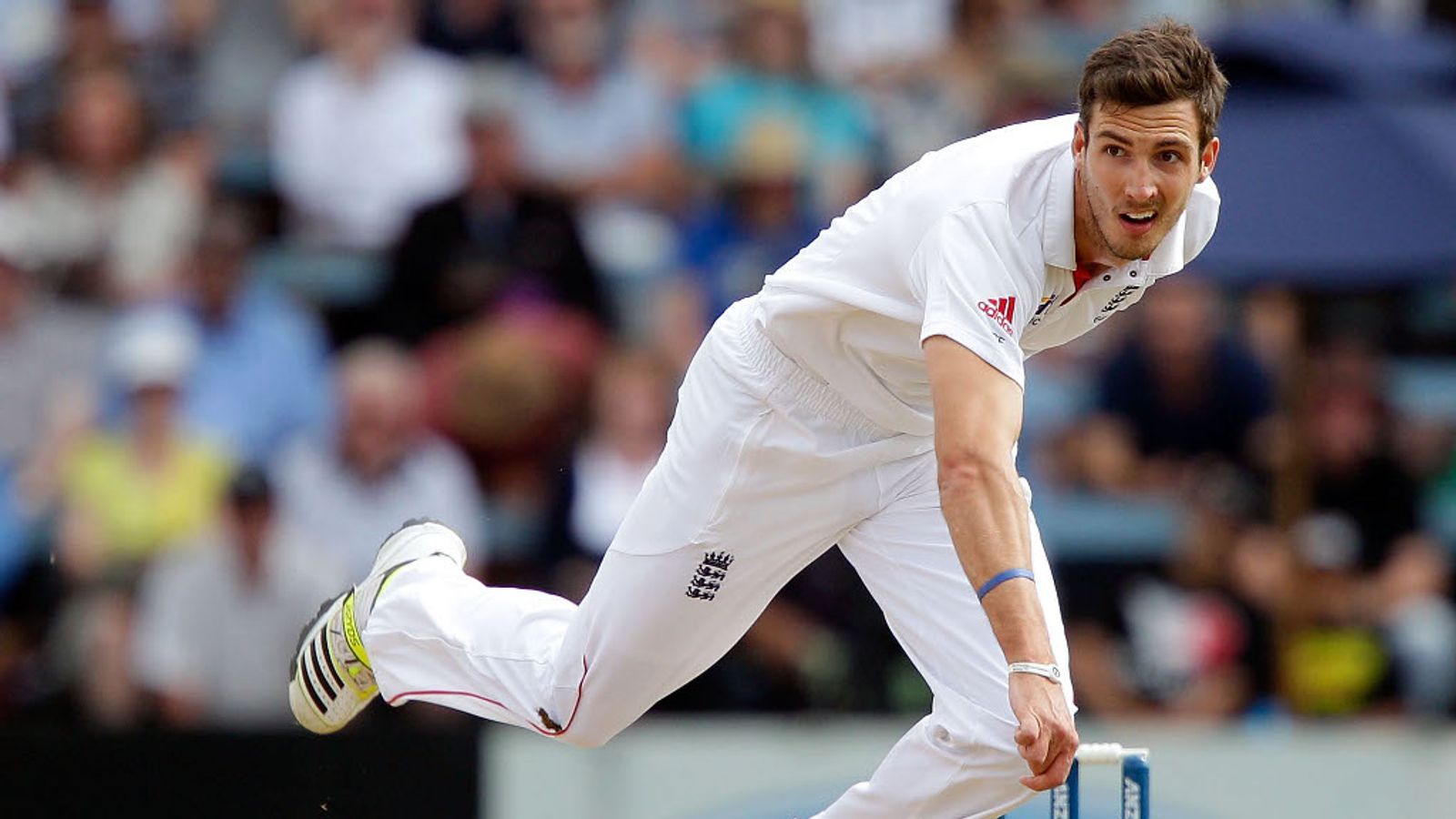 County Championship: Steven Finn finds form for Middlesex on day one ...