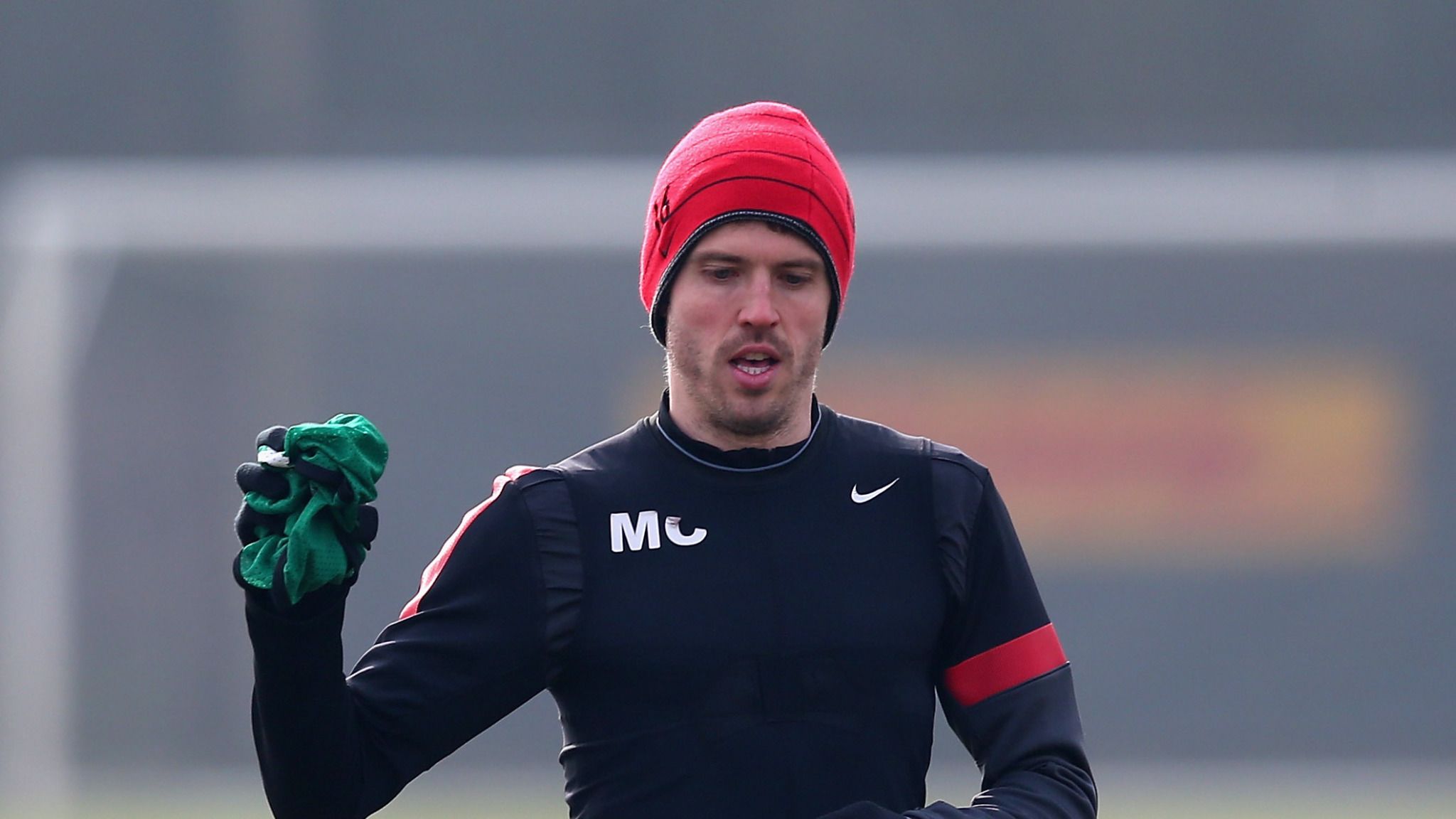 Manchester United midfielder Michael Carrick would sette for dull 1-0 ...