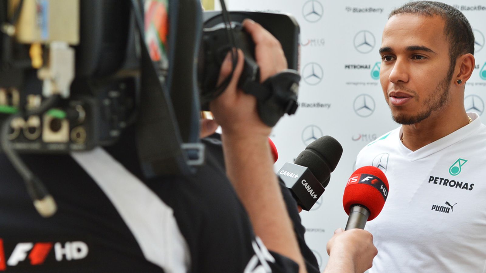 Lewis answers back | F1 News