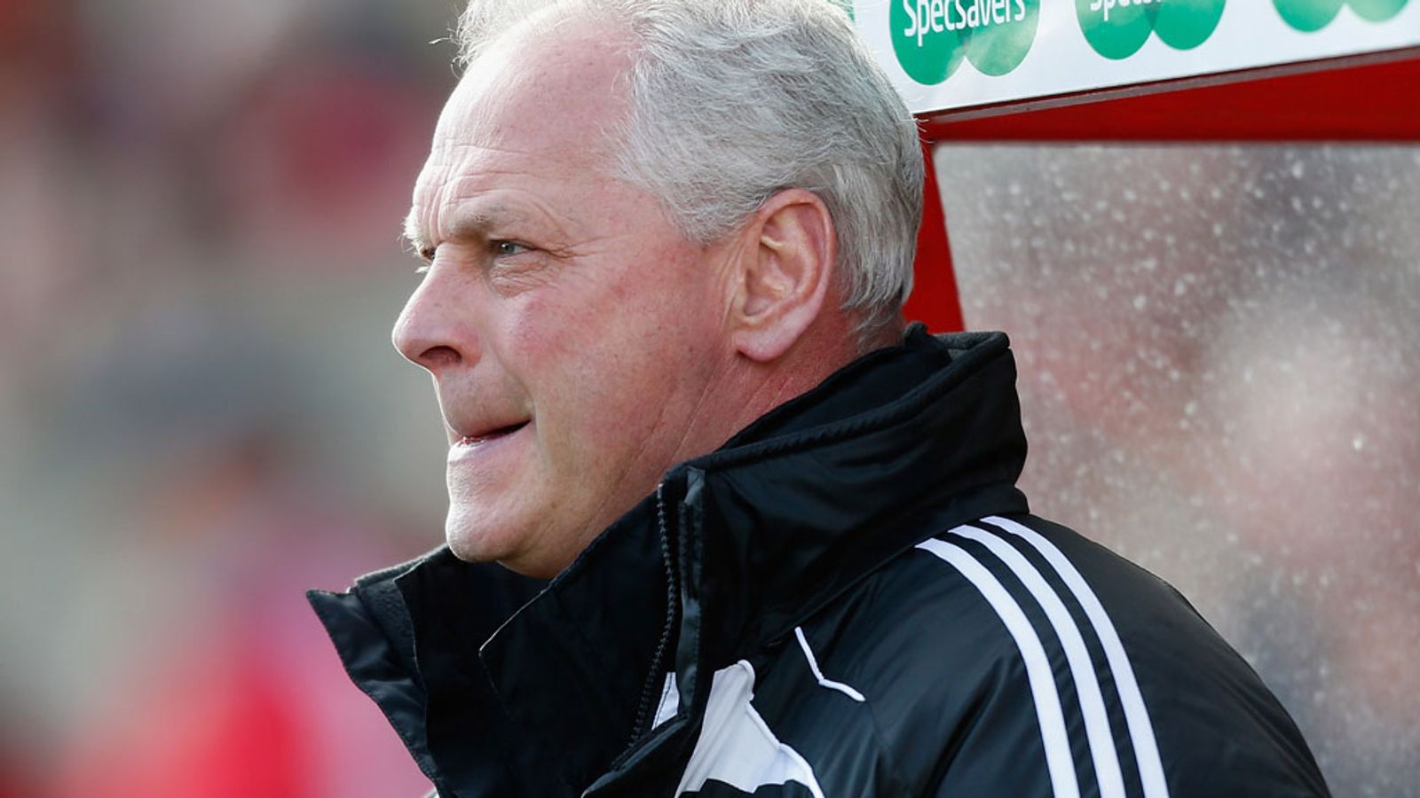 Swindon Town boss Kevin MacDonald rues Nathan Byrne's sending-off ...