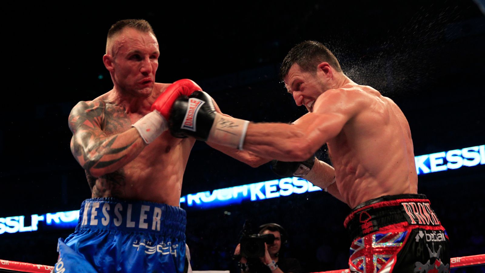 Carl Froch defeats Mikkel Kessler on points in epic rematch at O2 Arena ...