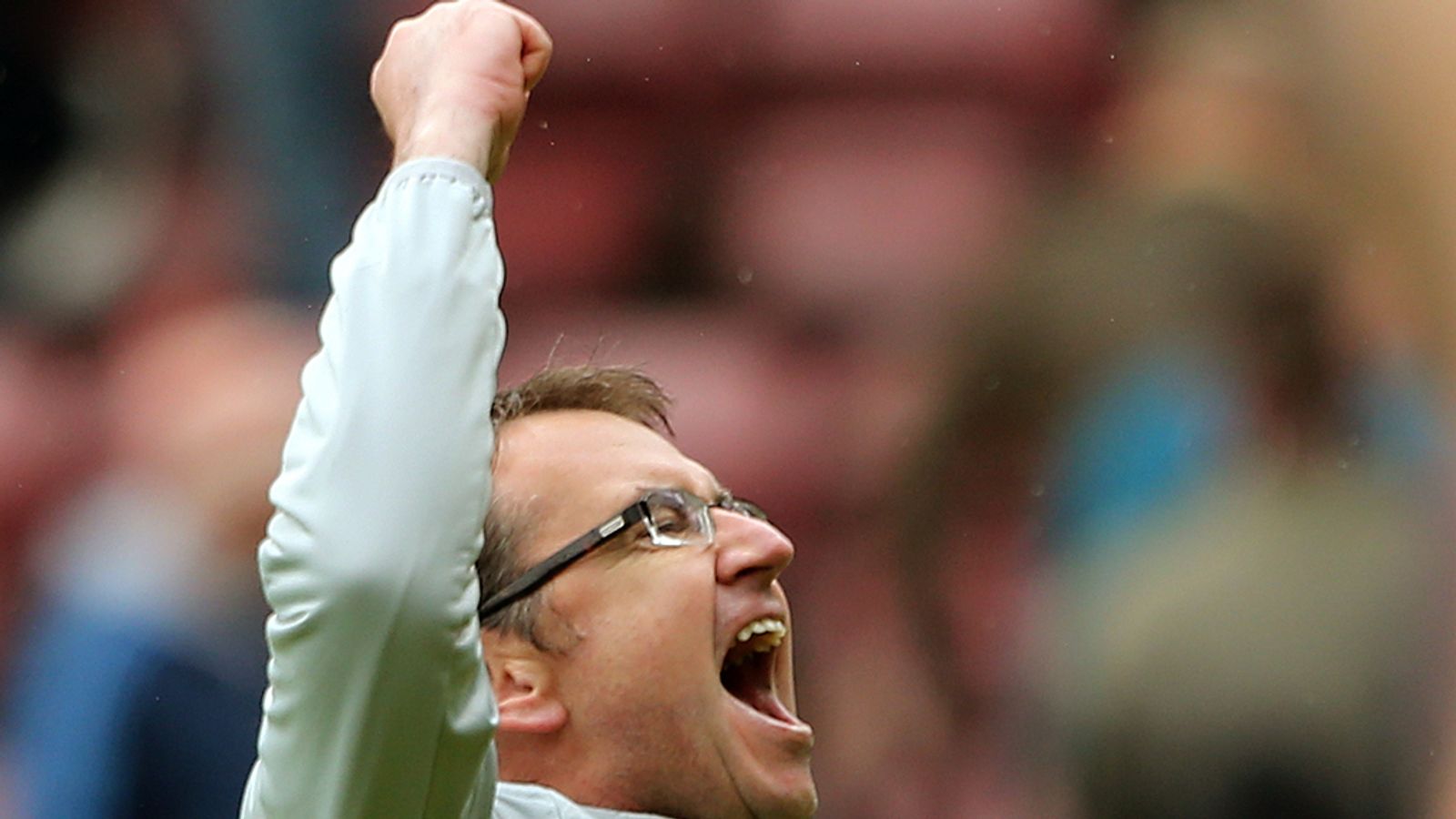 Europa League: Pat Fenlon embarrassed by Hibernian rout | Football News ...