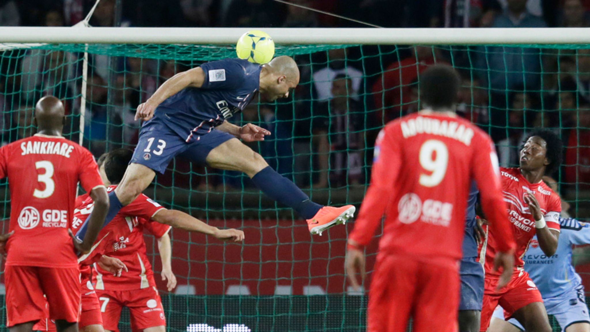 10-man PSG salvage late draw | Football News | Sky Sports