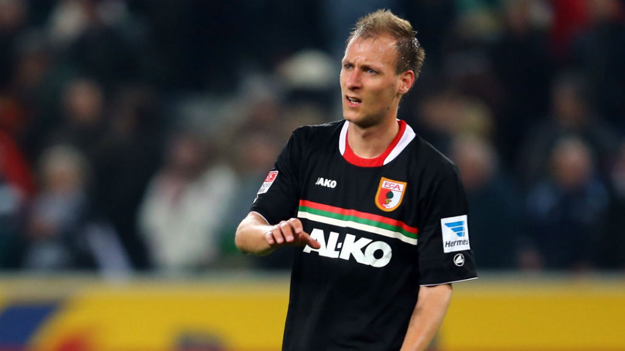 Bundesliga: Augsburg defender Dominik Reinhardt signs new contract ...