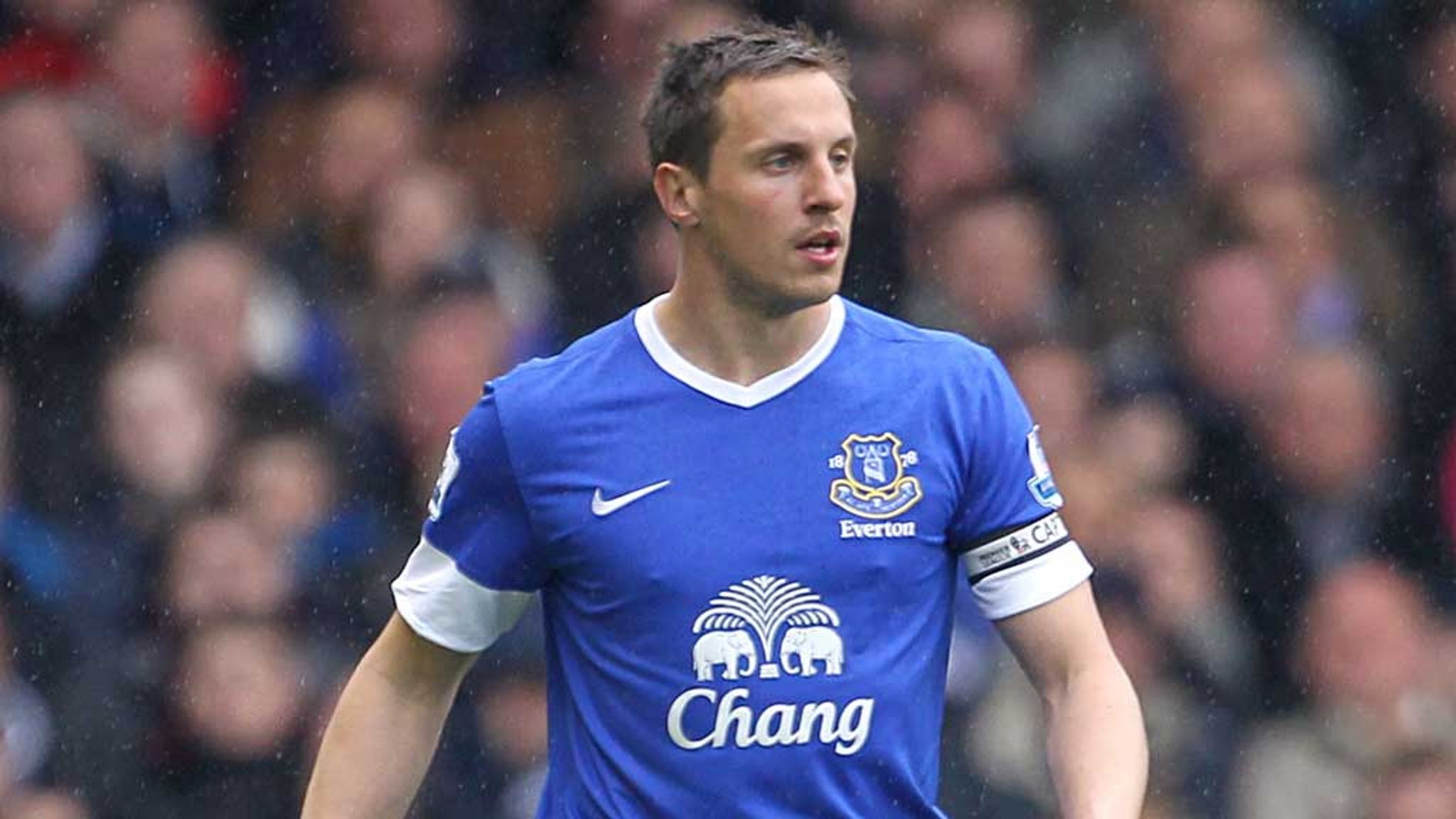 Phil Jagielka committed to Everton despite departure of David Moyes ...
