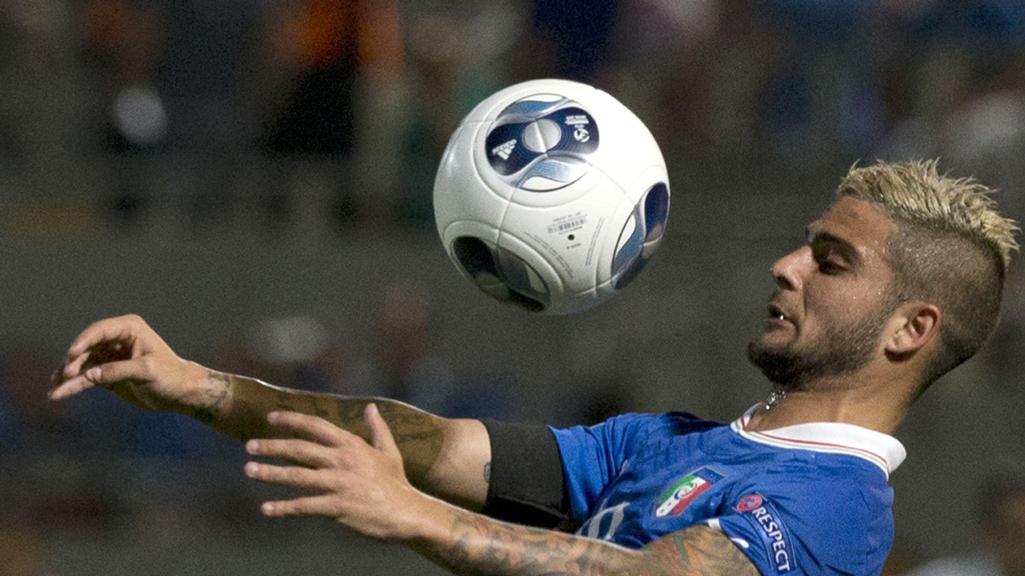 Serie A: Napoli striker Roberto Insigne dislocates his shoulder while ...