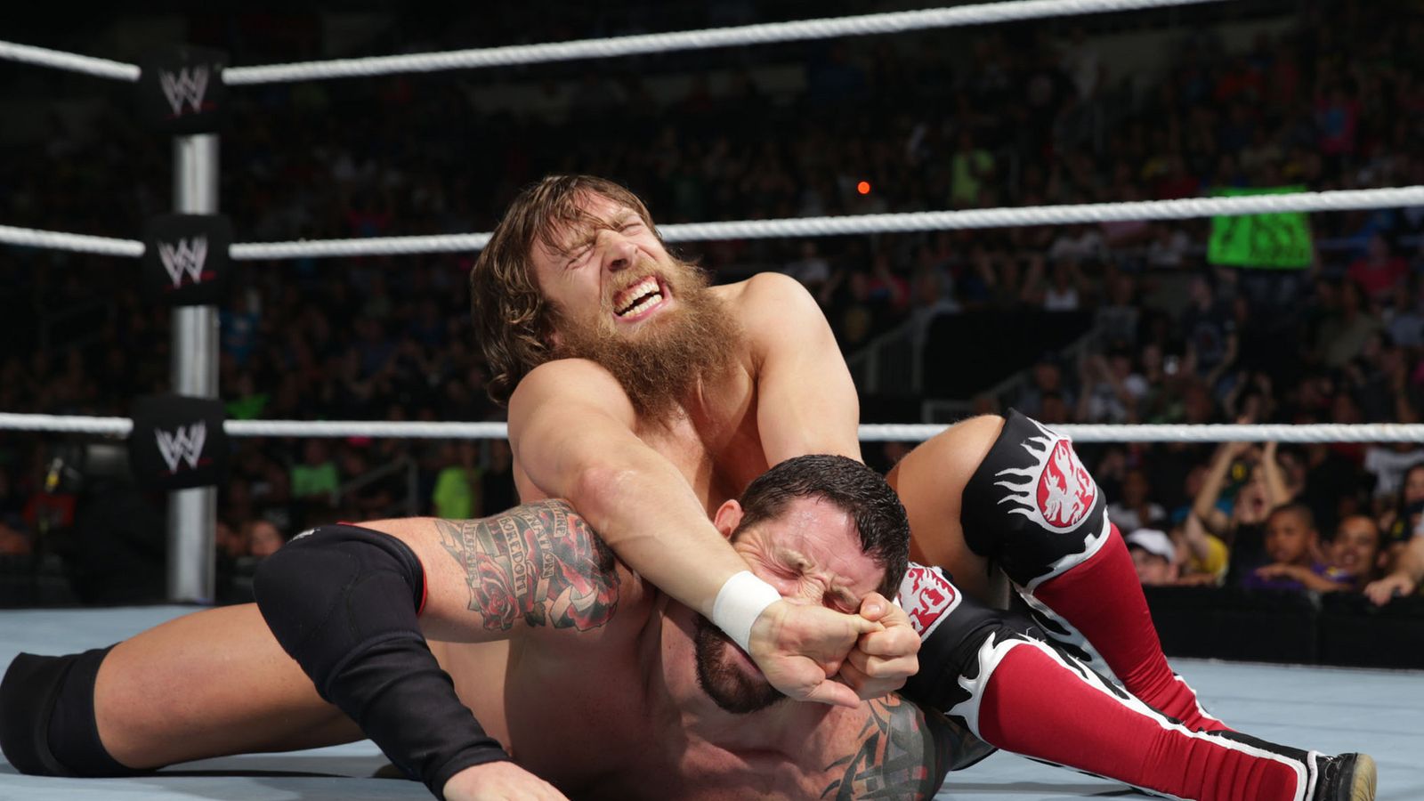 WWE Smackdown: Daniel Bryan beats Wade Barrett in NO DQ match | Sky Sports