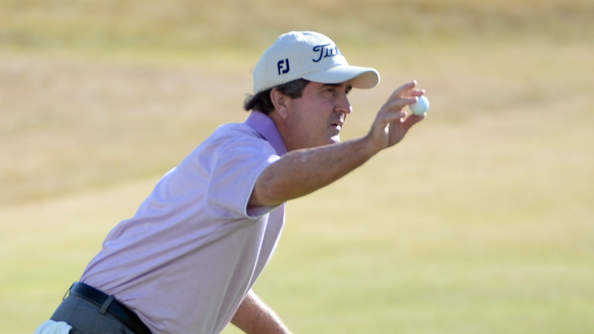 Senior Open: American Gene Sauers tops the leaderboard on day one at ...