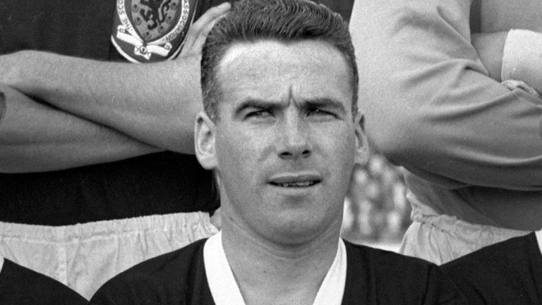 Hibernian legend and 'Famous Five' striker Lawrie Reilly dies aged 84 ...
