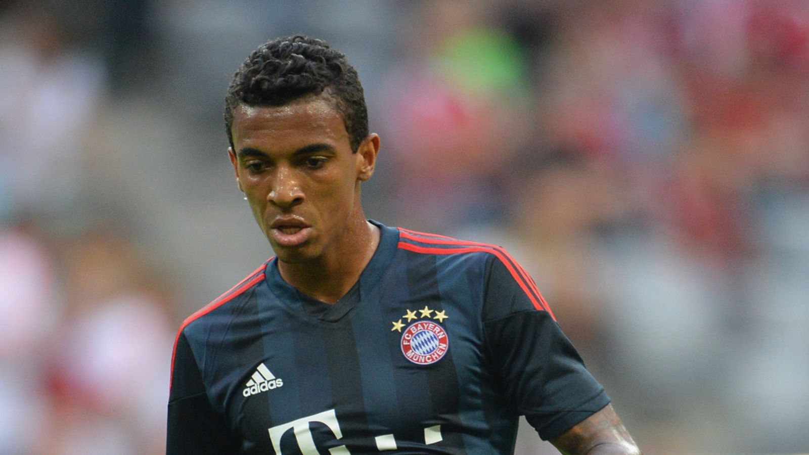 Transfer news: Wolfsburg have snapped up Luiz Gustavo from Bayern ...