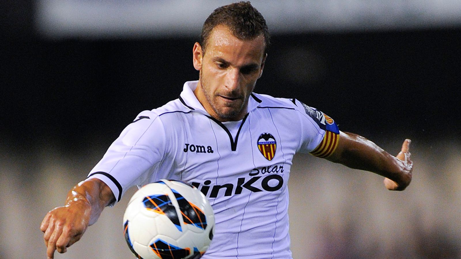 Transfer news: Roberto Soldado completes move to Tottenham from ...