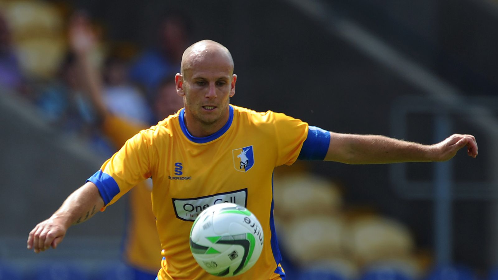 Mansfield captain Adam Murray unhappy with criticism from manager Paul ...