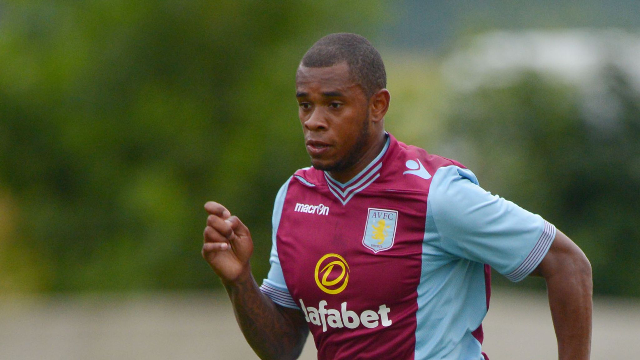 Aston Villa Star Leandro Bacuna Says He Wont Fight His Neighbour Christian Benteke Football