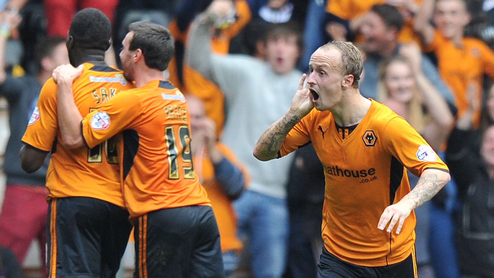 Magpies cut Wolves down to size | Football News | Sky Sports