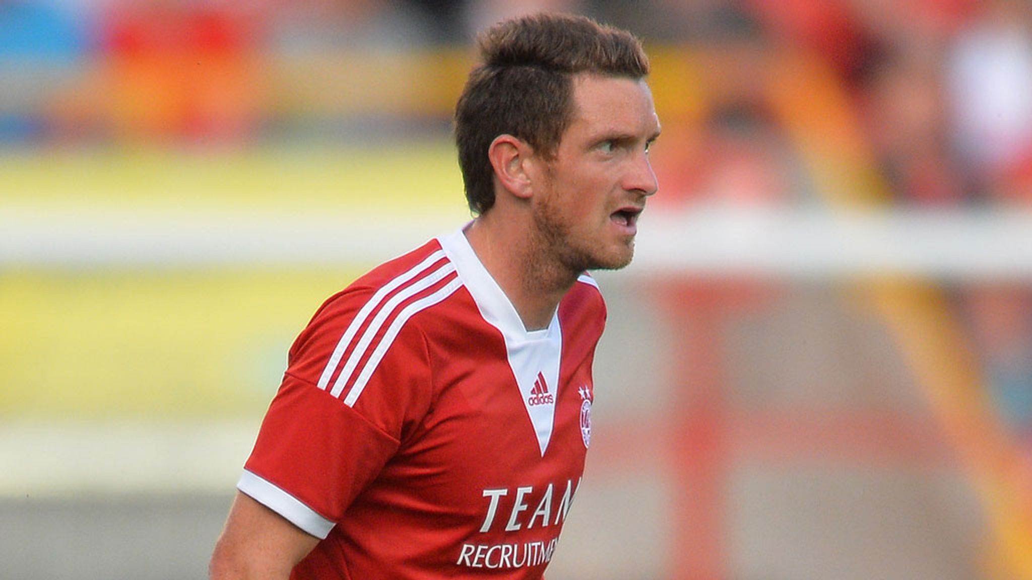 Aberdeen striker Scott Vernon wants a new contract following his return ...
