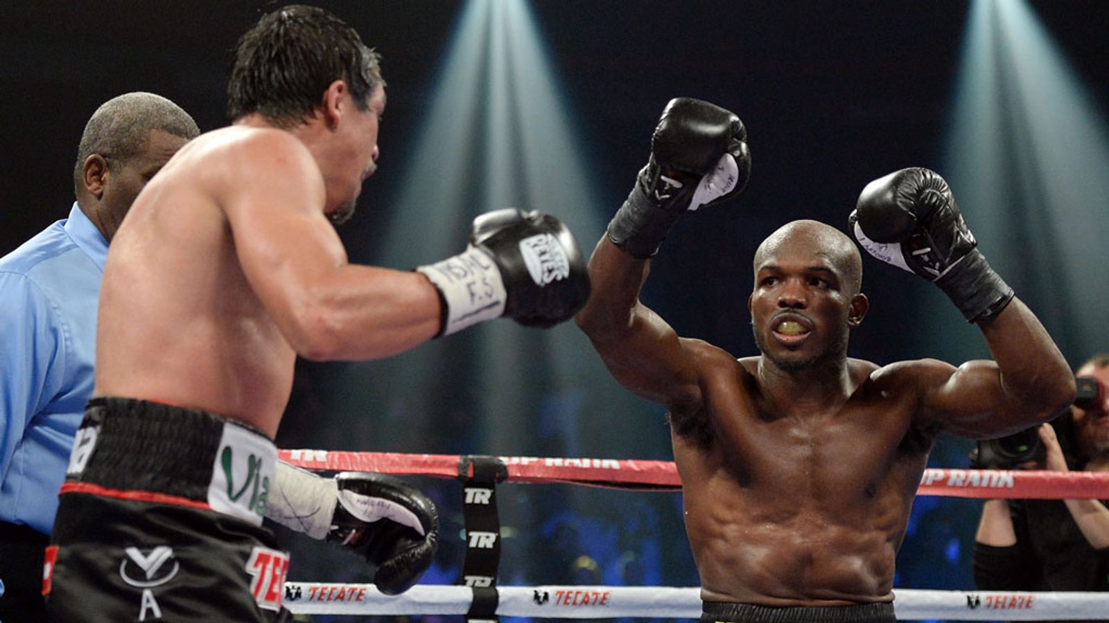 Timothy Bradley wins split decision over Juan Manuel Marquez to remain ...