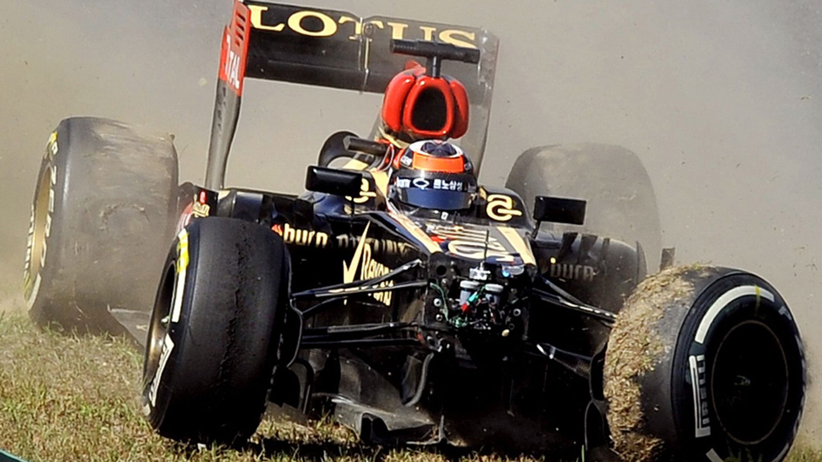 Kimi crashes out! | F1 News | Sky Sports