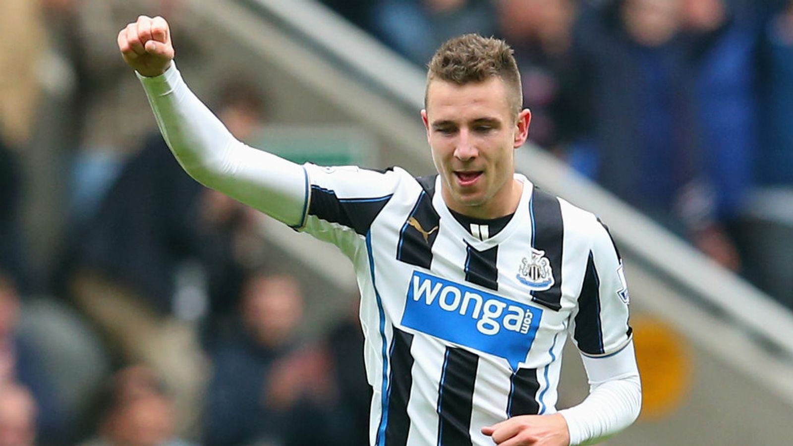 Newcastle United defender Paul Dummett signs new contract at St James ...