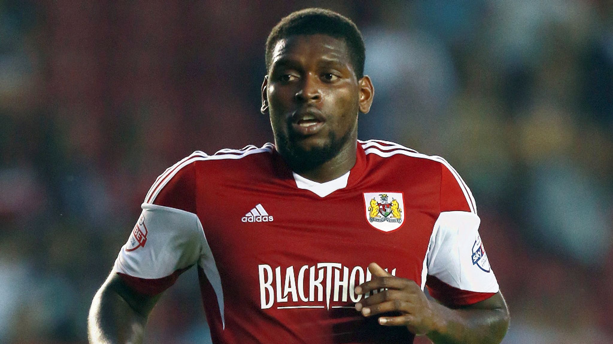 Emmanuel-Thomas blunts Daggers | Football News | Sky Sports