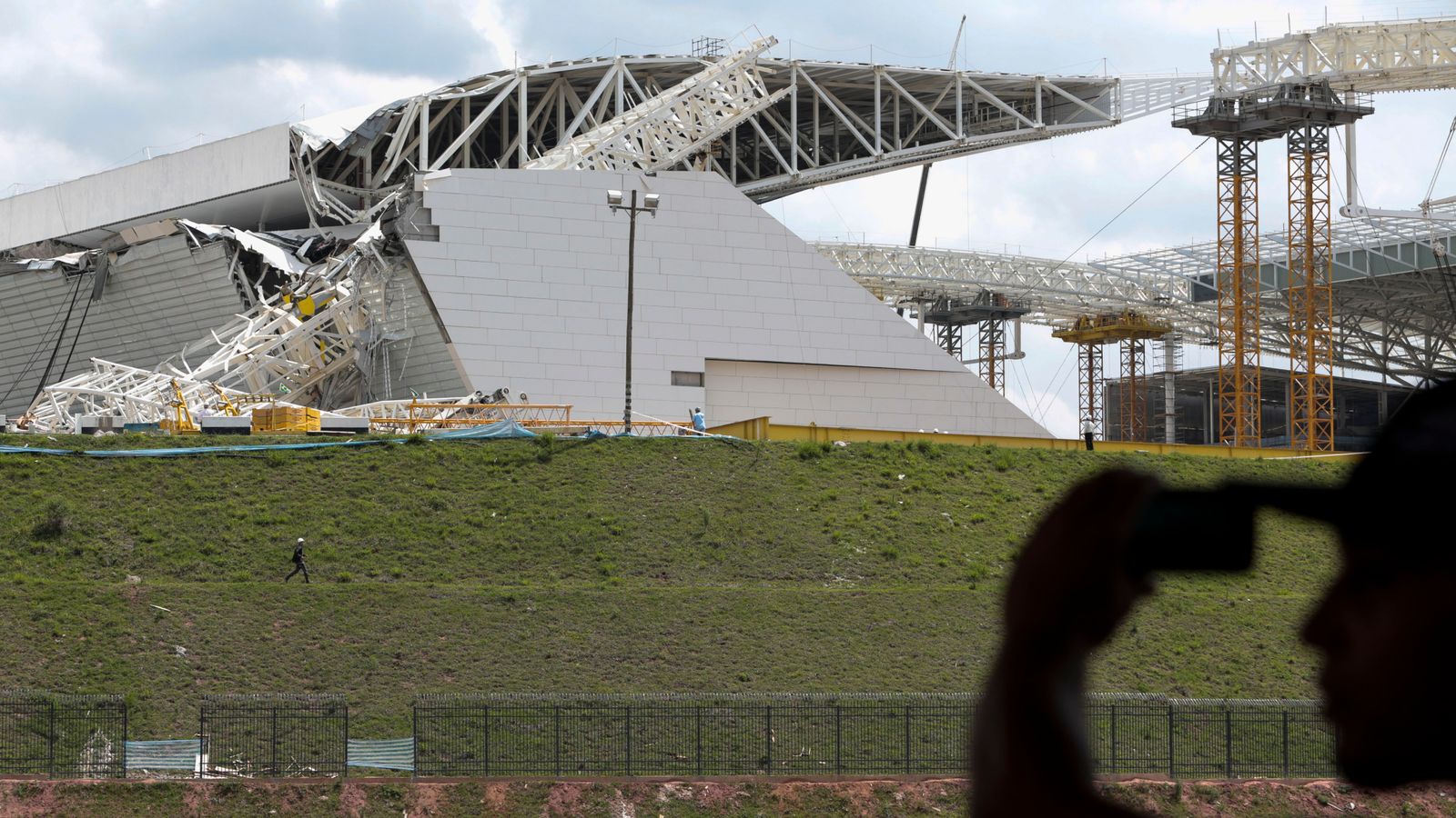 Two dead after part of World Cup stadium in Sao Paulo collapses ...
