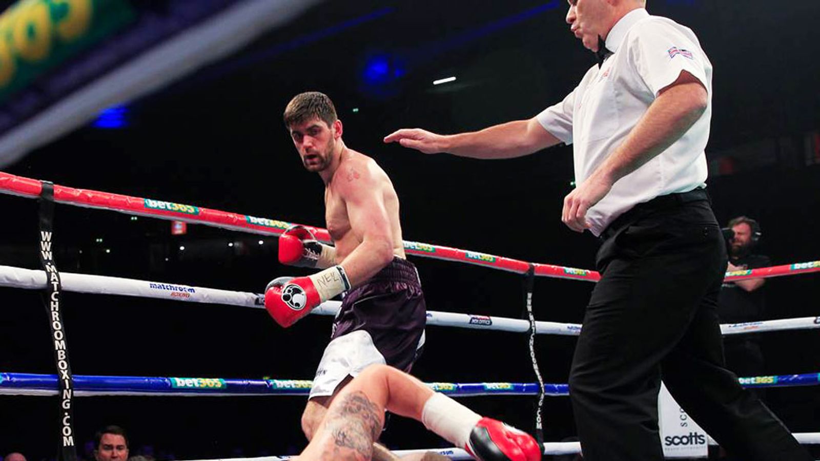 Rocky Fielding blasts out Luke Blackledge in first round at Phones4u ...