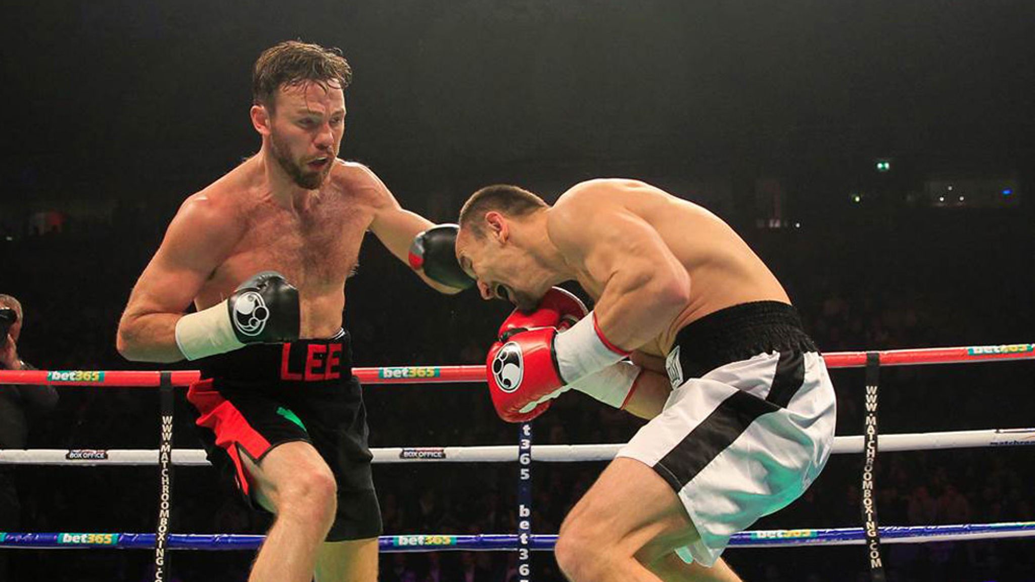 Andy Lee returns to action with second-round stoppage win against ...