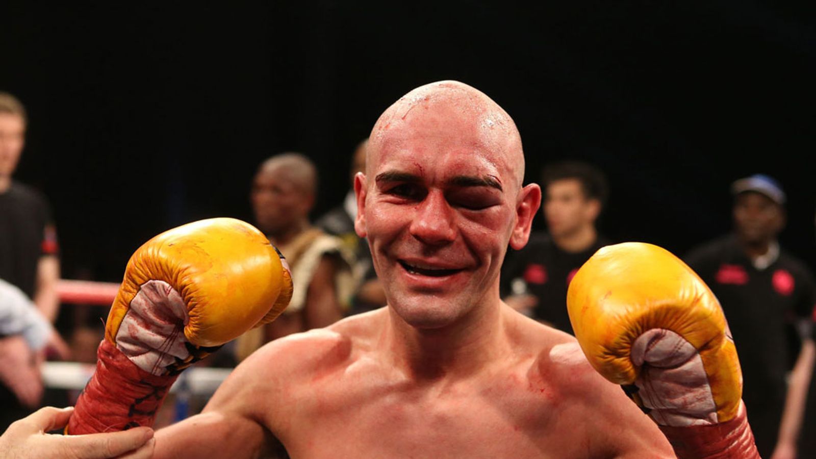 Stuey Hall failed to win back his old IBF world title, losing to Randy ...