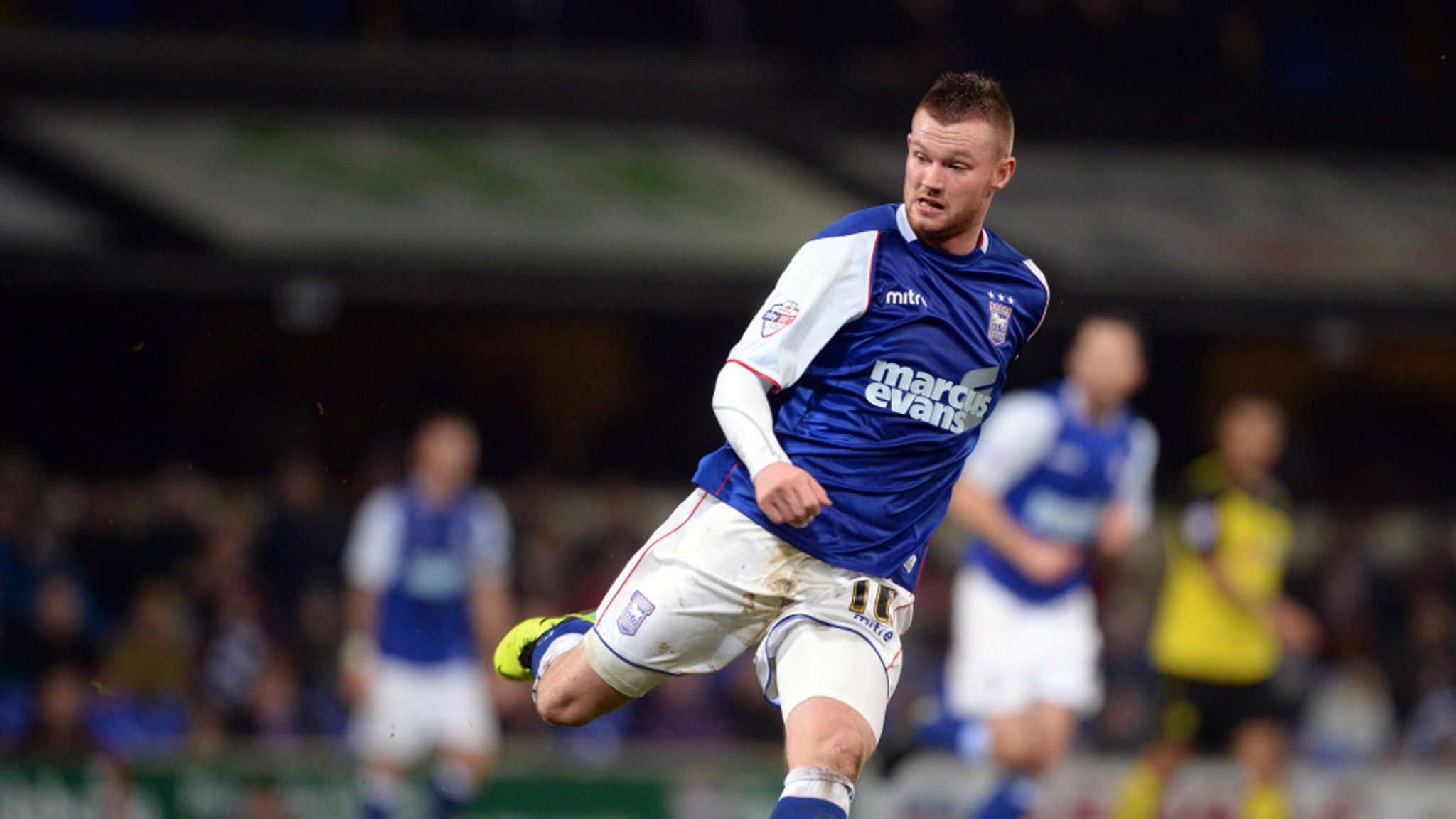 Transfer news: Fulham sign Ryan Tunnicliffe and Larnell Cole from Man ...