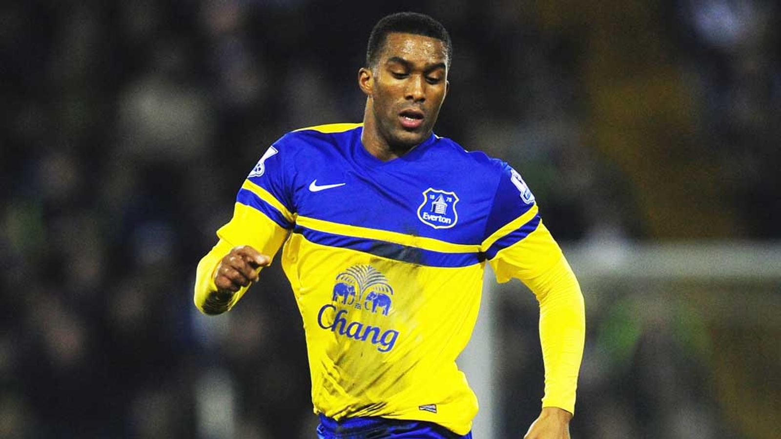Transfer news: Everton's Sylvain Distin signs a contract extension at ...