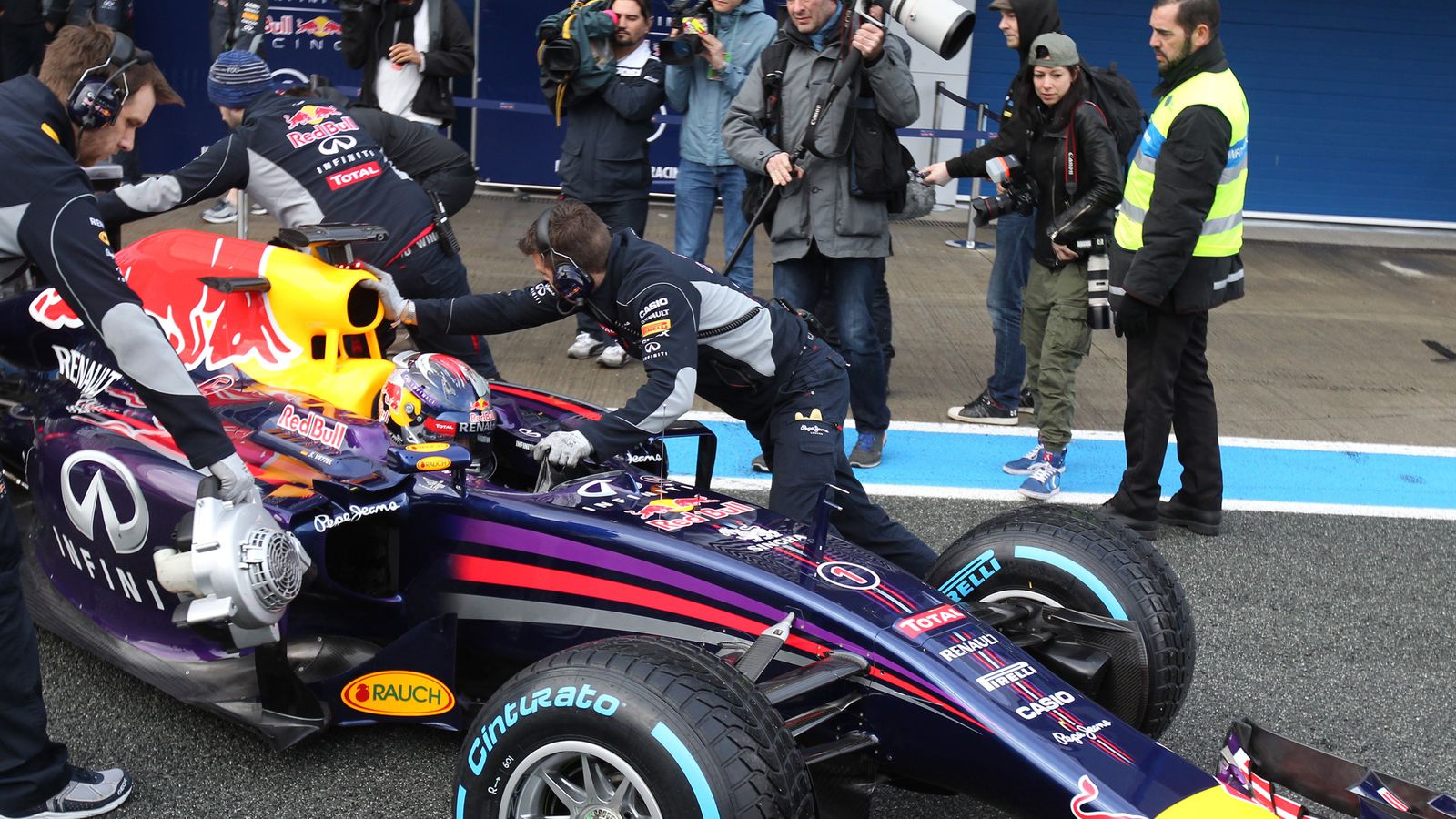 Jerez Test 2014, Day Two: Red Bull & Sebastian Vettel forced to stop ...